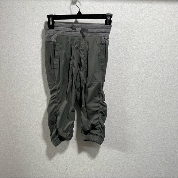 Ivivva | Bottoms | Ivivva Lululemon Kids Gary Scrunched Capri B3 | Poshmark